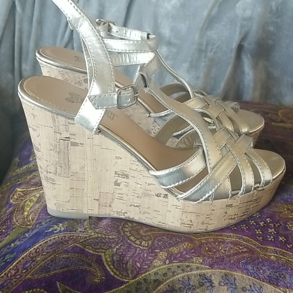 Brash | Shoes | Metallic Gold Platform Wedge Sandals Nwob | Poshmark